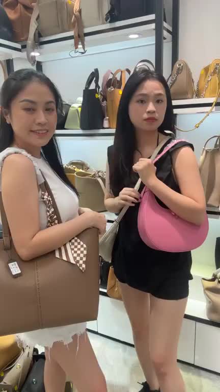 高端 Togo 包 姐乱丢😍😍 - cacawu Video | Livebuy