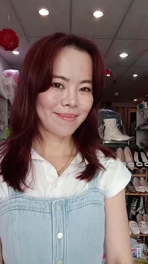 留守抢福利 - Kimberry Vogue Box Video | Livebuy